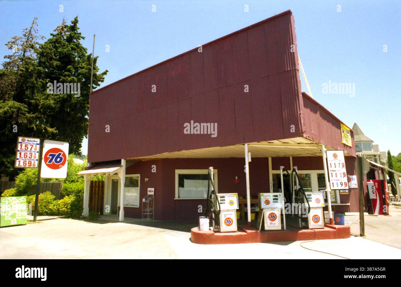 76 gas station hi-res stock photography and images - Alamy