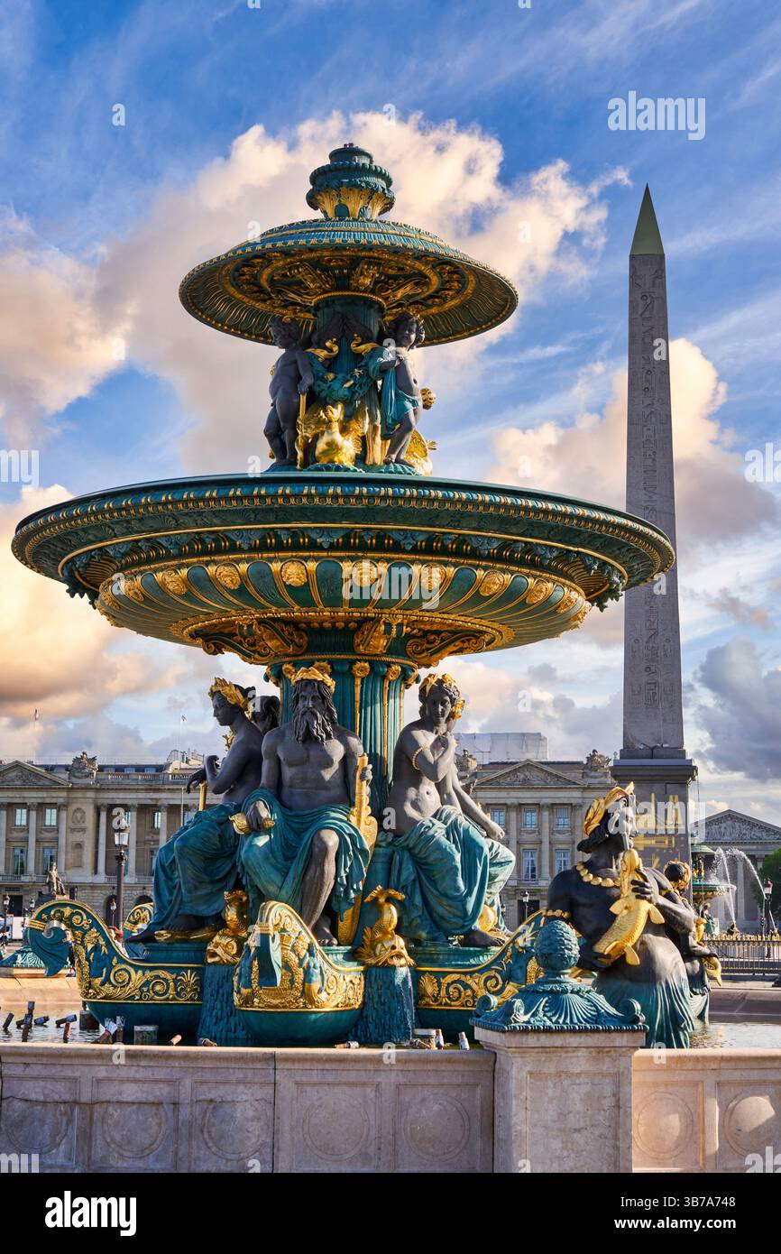 Fontaine des Mers, Obélisque de Louxor, Place de la Concorde, Paris ...