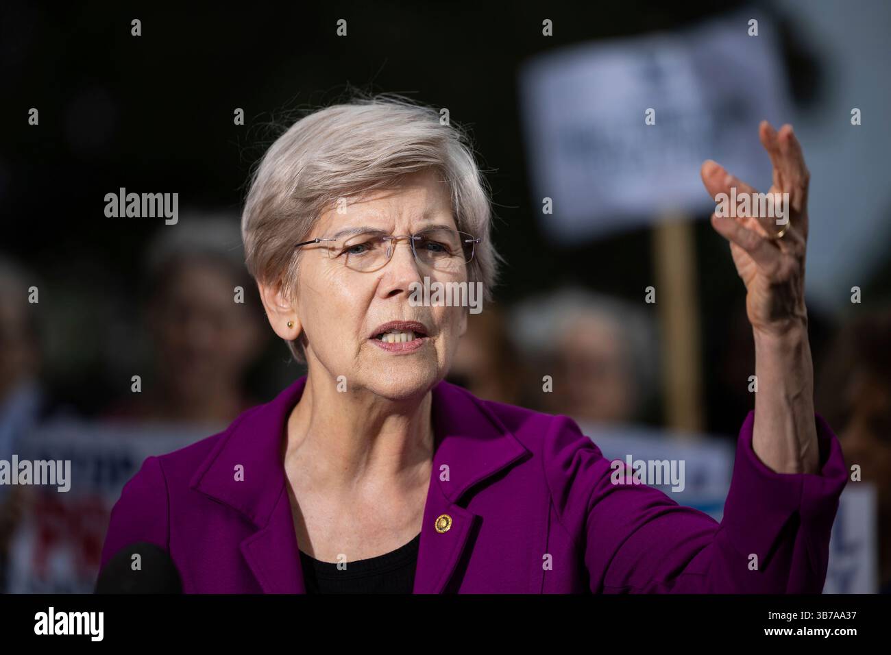 Sen. Elizabeth Warren (D-Mass.) speaks during a press conference ...