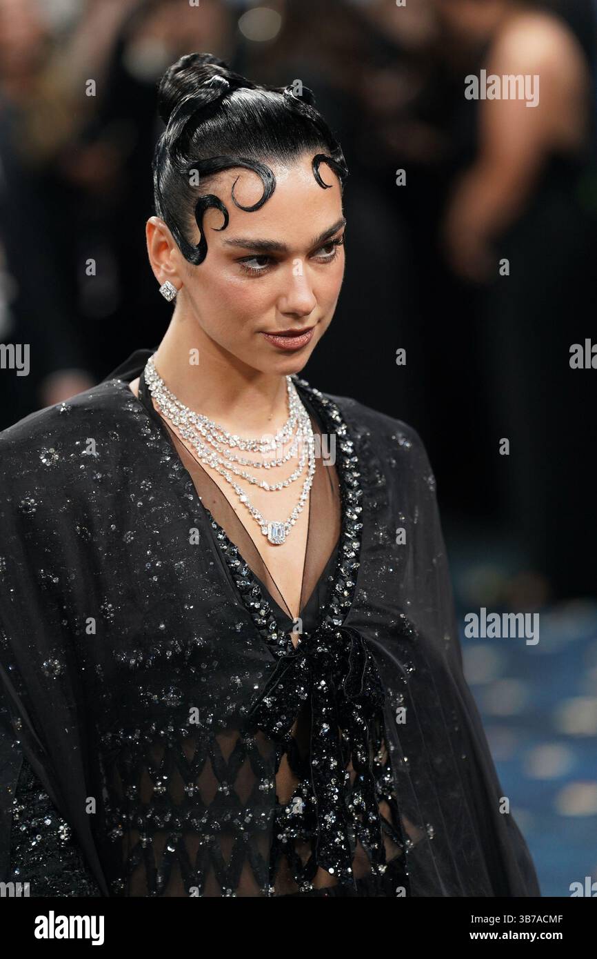 Ny. 05th May, 2025. Dua Lipa at arrivals for The 2025 Costume Institute ...