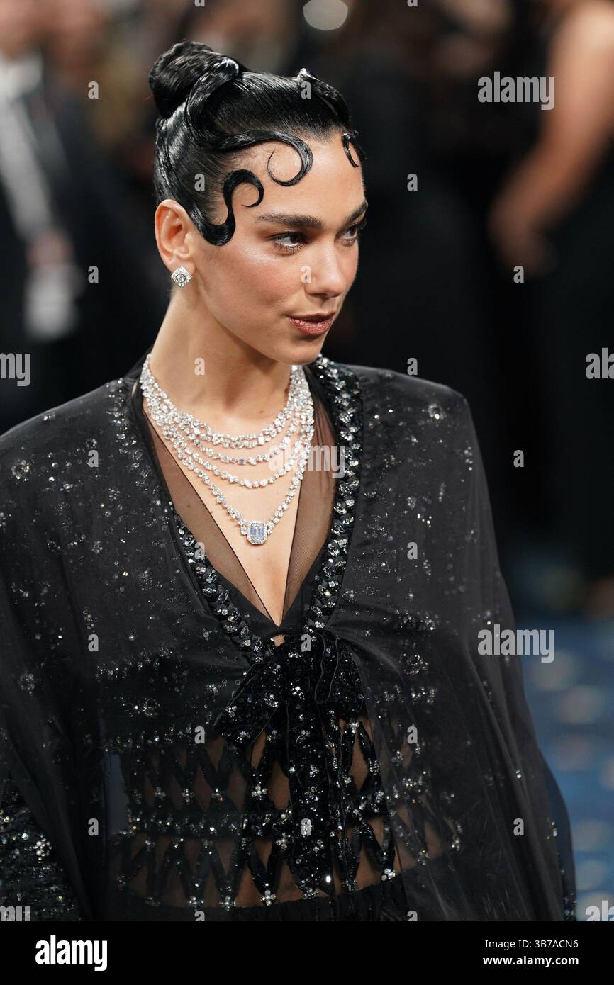 Ny. 05th May, 2025. Dua Lipa at arrivals for The 2025 Costume Institute ...