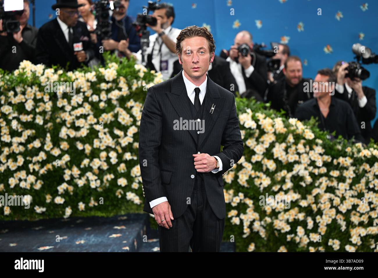 Jeremy Allen White attending the Metropolitan Museum of Art Costume ...