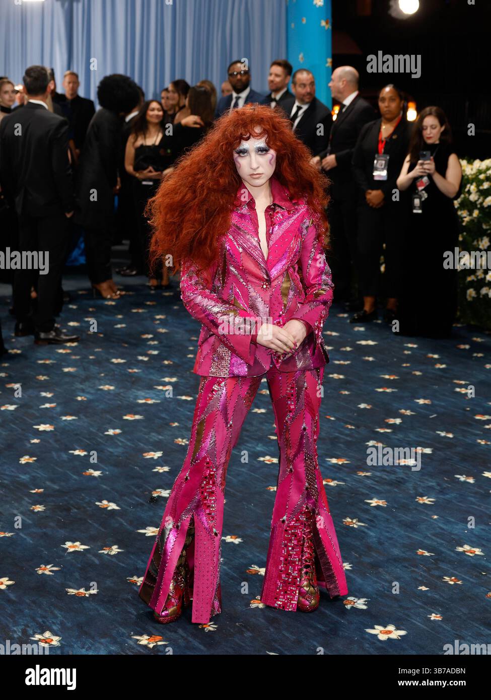 Chappell Roan arrives on the red carpet at the 2025 Met Gala ...