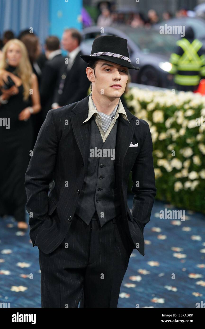 Ny. 05th May, 2025. Louis Partridge at arrivals for The 2025 Costume ...