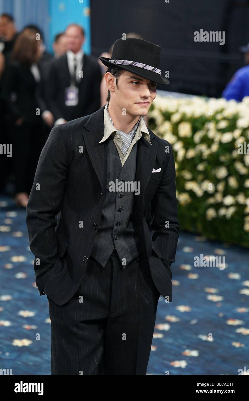 Ny. 05th May, 2025. Louis Partridge at arrivals for The 2025 Costume ...