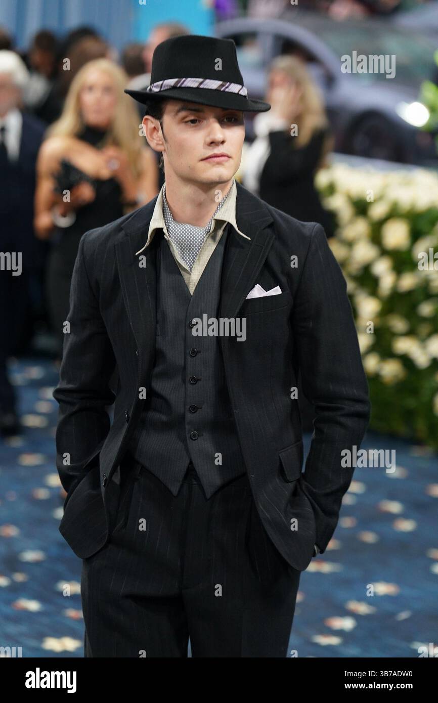 Ny. 05th May, 2025. Louis Partridge at arrivals for The 2025 Costume ...