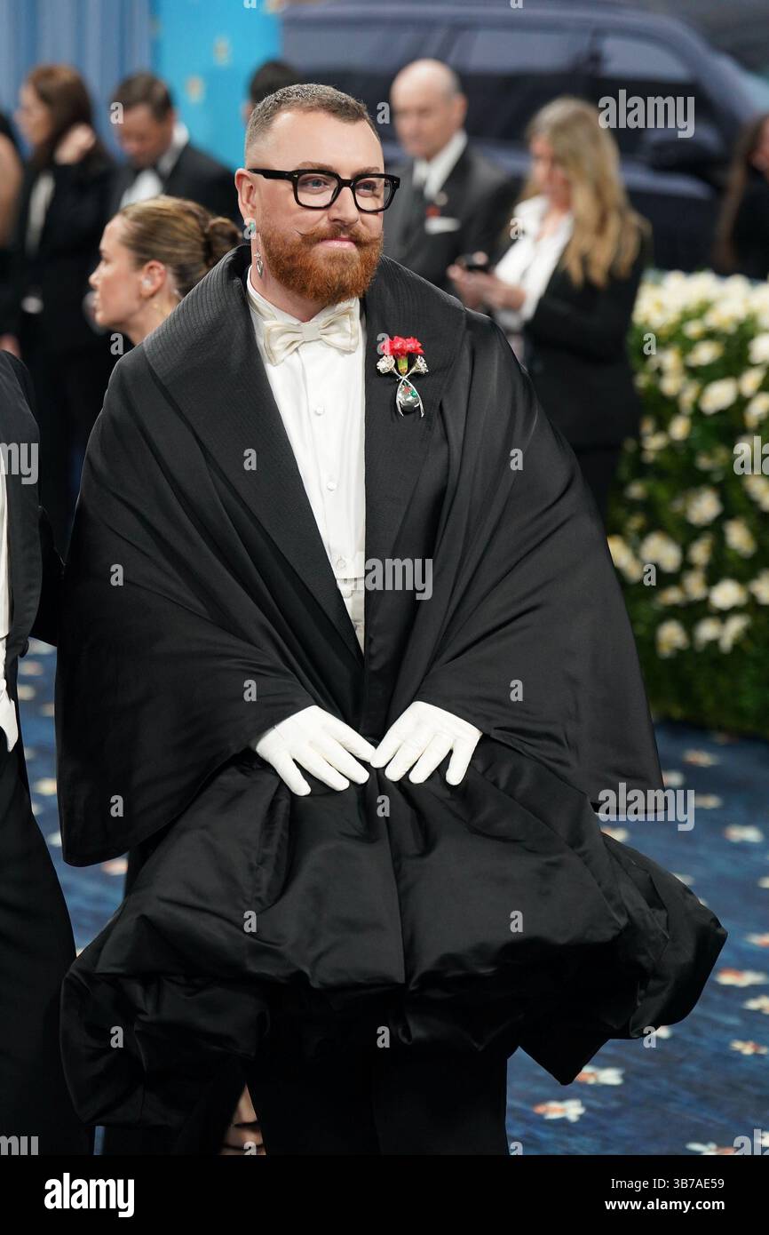 Ny. 05th May, 2025. Sam Smith at arrivals for The 2025 Costume ...
