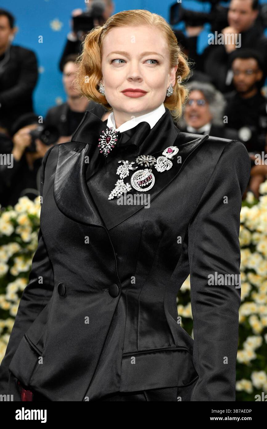 Sarah Snook attends The Metropolitan Museum of Art's Costume Institute ...