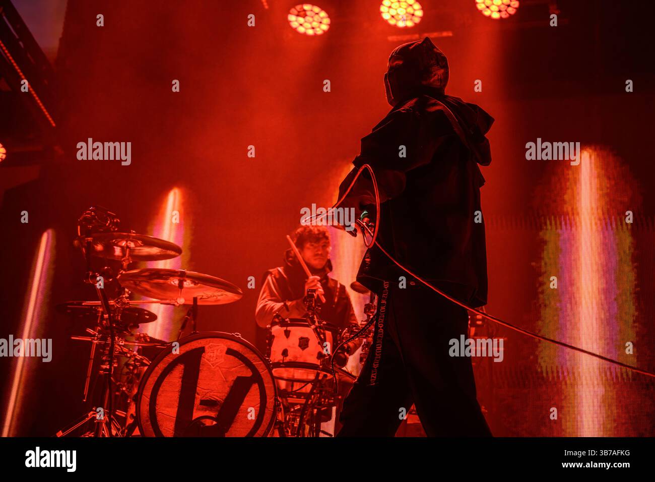 Glasgow, UK. 05th May, 2025. L-R Josh Dun and Tyler Joseph of Twenty ...