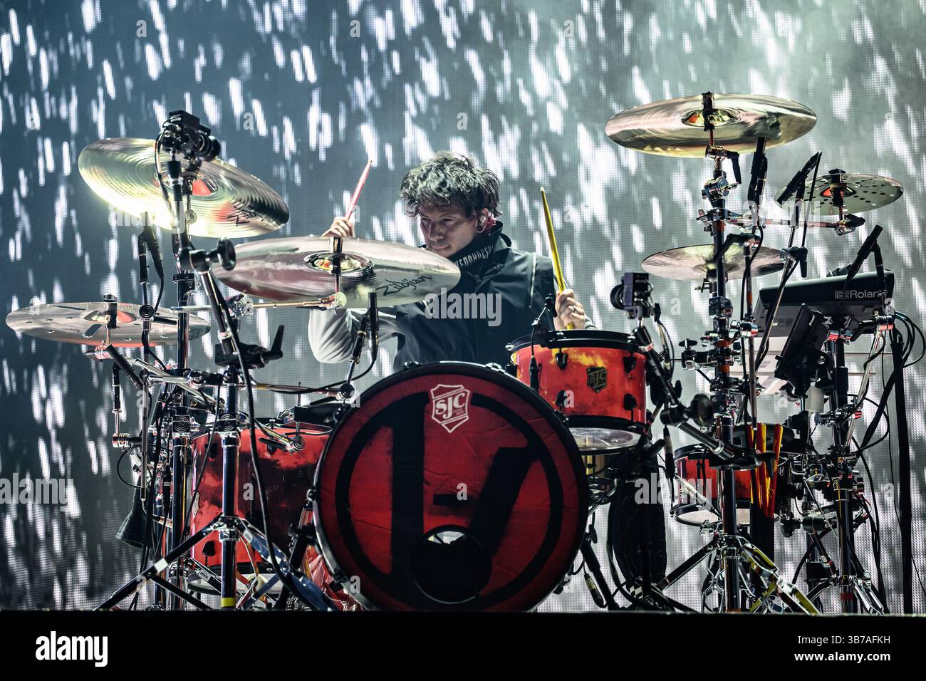 Glasgow, UK. 05th May, 2025. Josh Dun of Twenty One Pilots performs ...