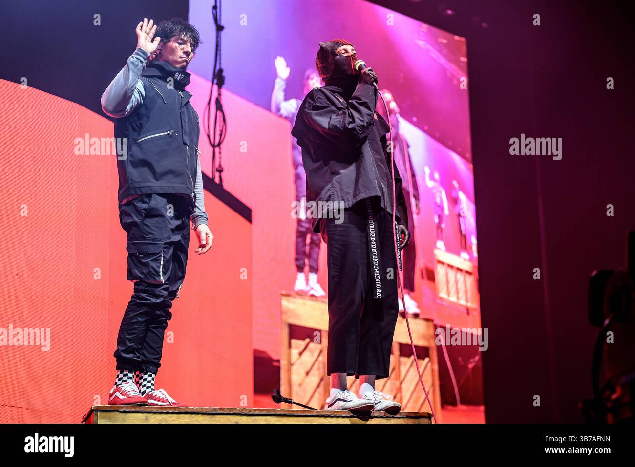 Glasgow, UK. 05th May, 2025. L-R Josh Dun and Tyler Joseph of Twenty ...