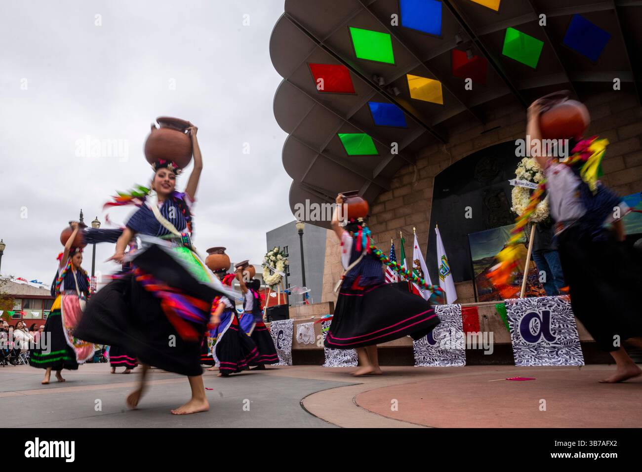 Los Angeles, California, USA. 5th May, 2025. Dancers in traditional ...