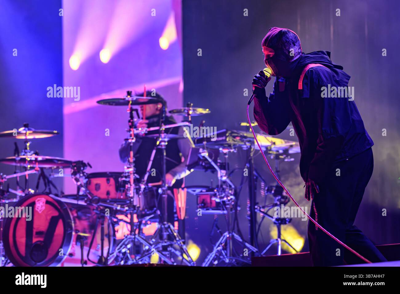 L-R Josh Dun and Tyler Joseph of Twenty One Pilots perform live on ...