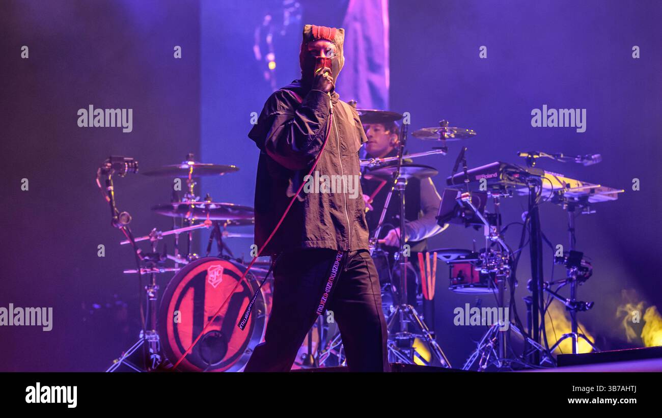 Glasgow, UK. 05th May, 2025. L-R Tyler Joseph and Josh Dun of Twenty ...