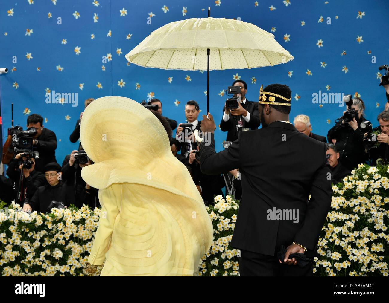 Lauryn Hill attends The Metropolitan Museum of Art's Costume Institute ...