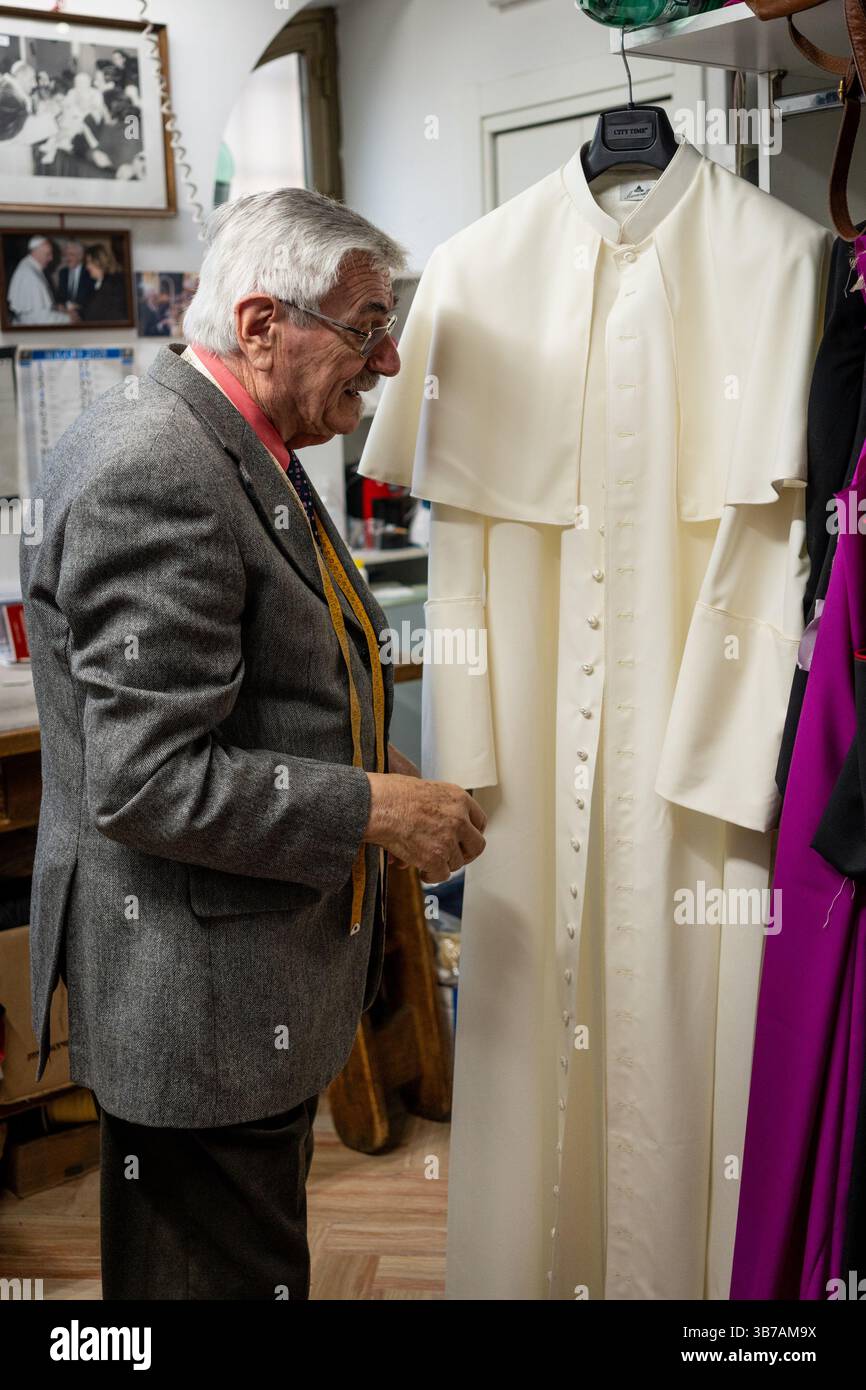 Rome, Italy. 05th May, 2025. Raniero Mancinelli checks one of the ...