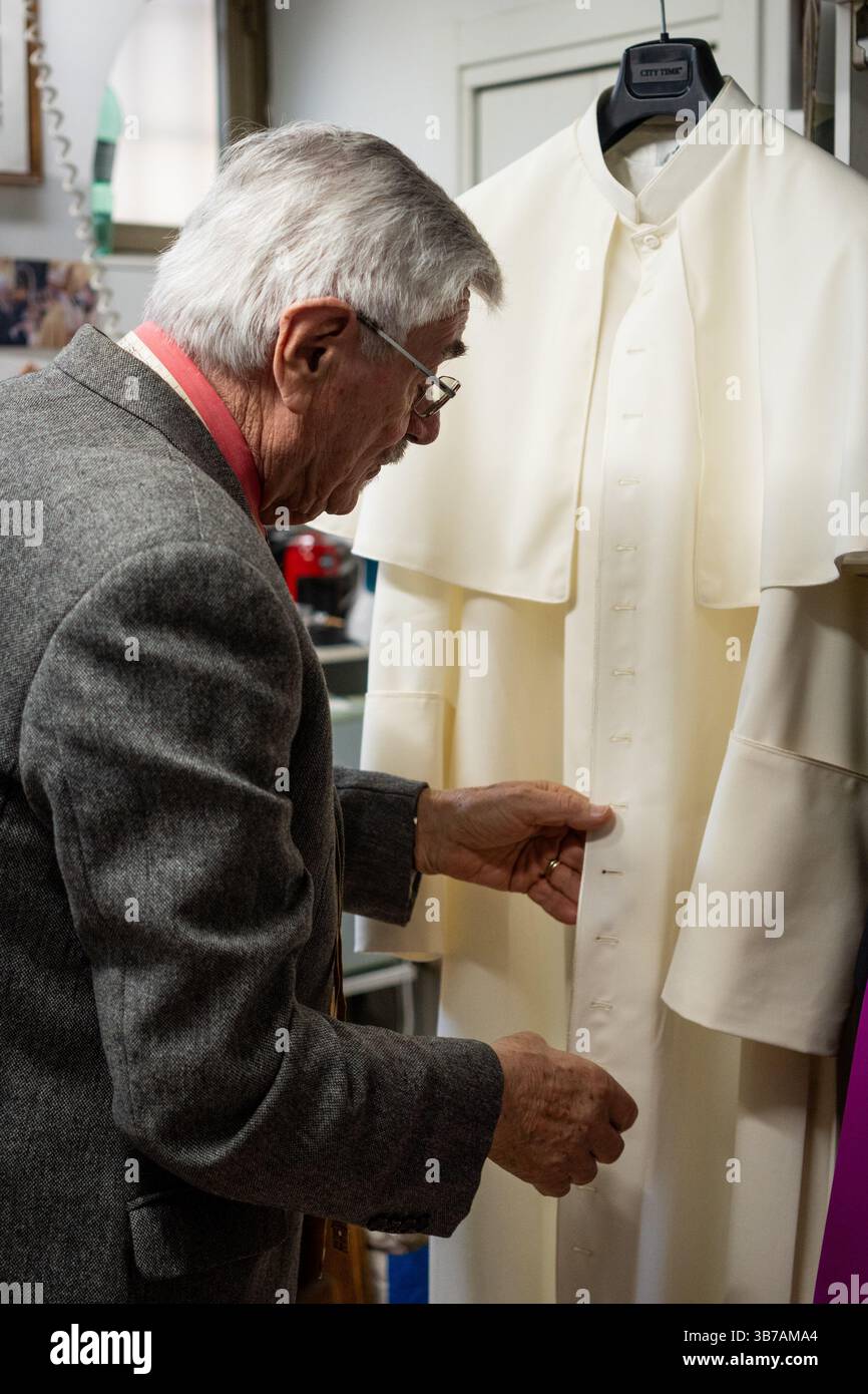 Rome, Italy. 05th May, 2025. Raniero Mancinelli checks one of the ...
