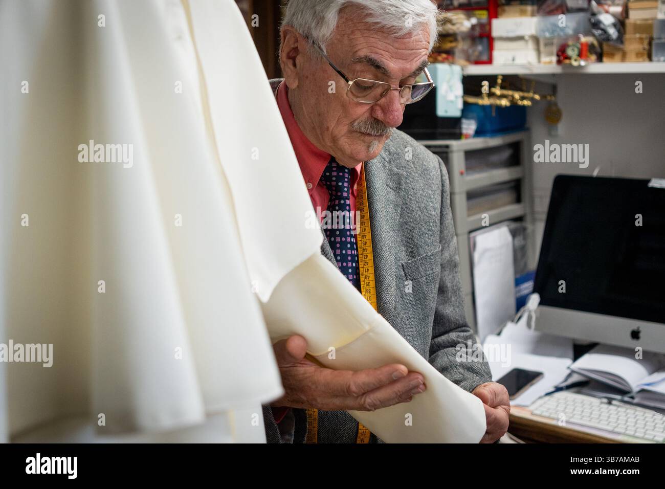Rome, Italy. 05th May, 2025. Raniero Mancinelli checks one of the ...