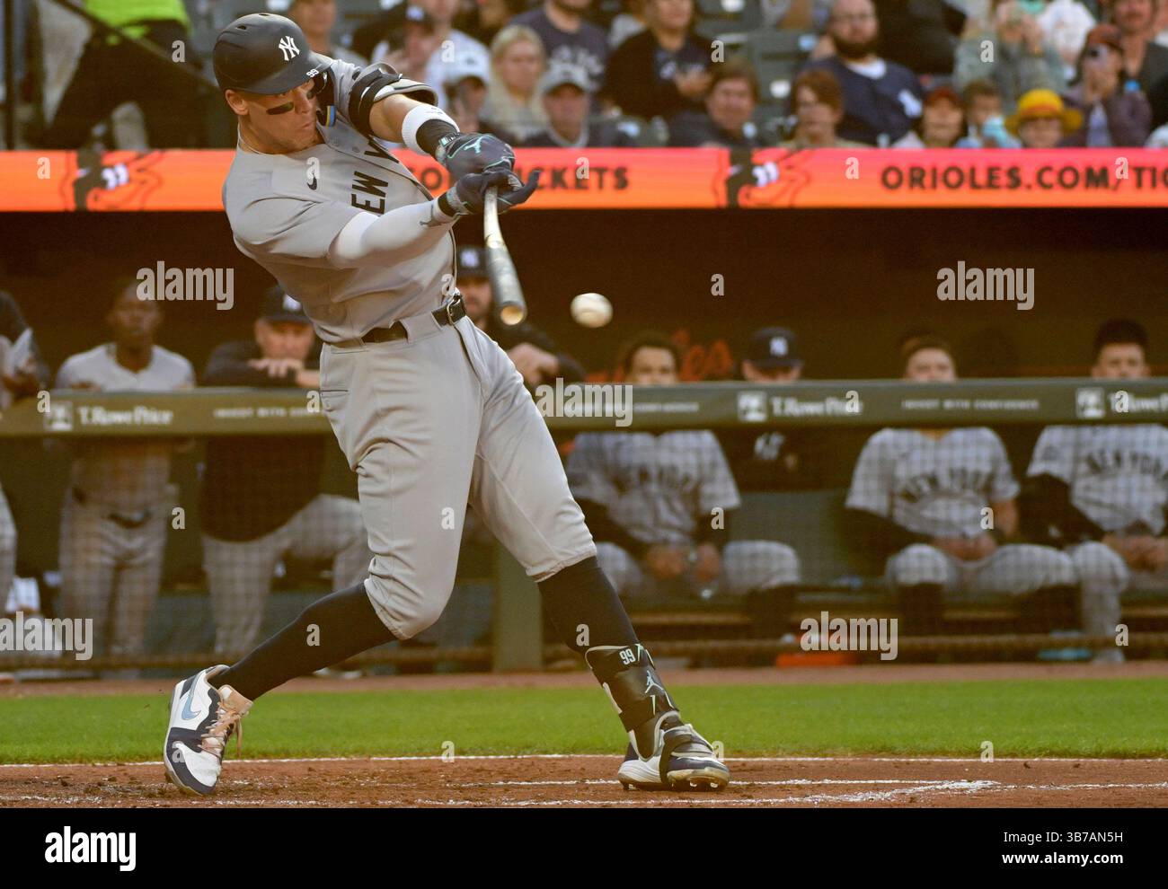 BALTIMORE, MD - APRIL 28: New York Yankees right fielder Aaron Judge ...