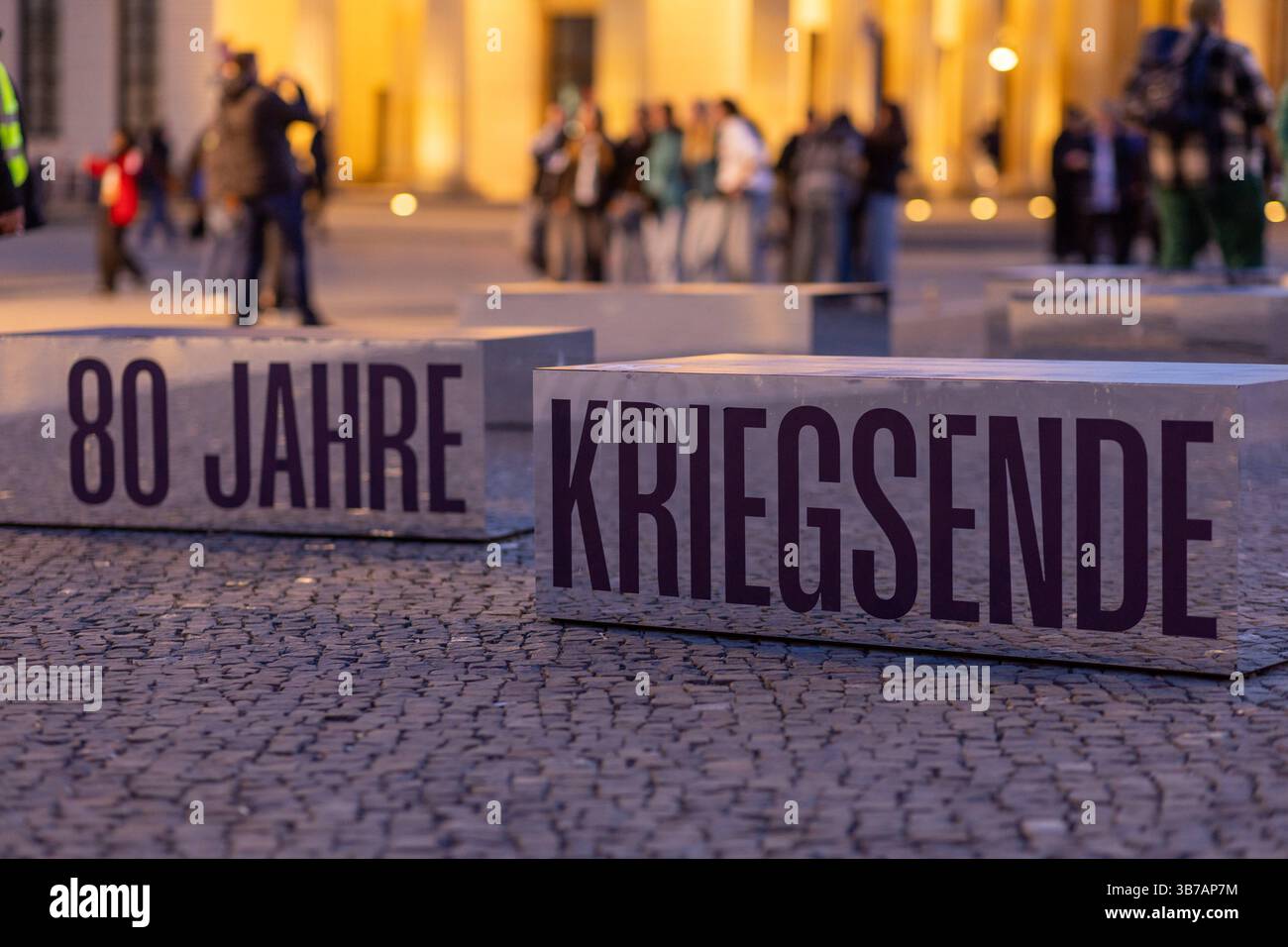 Berlin gedenkt 80 Jahre Ende Zweiter Weltkrieg, Vor dem Brandenburger ...