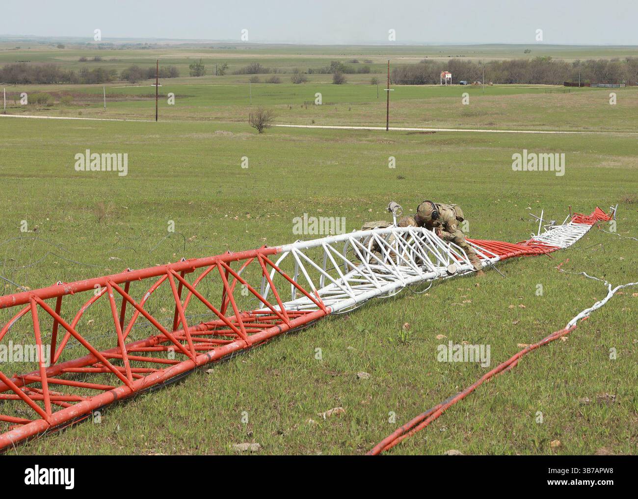 Soldiers from the 82nd Engineer Battalion, 1st Infantry Division ...