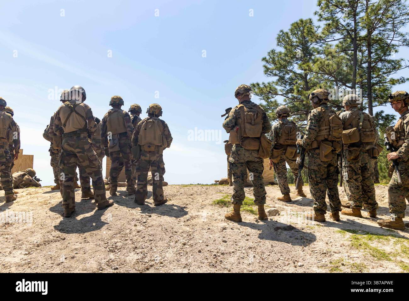 U.S. Marines with Golf Company, 2nd Battalion, 2nd Marine Regiment ...