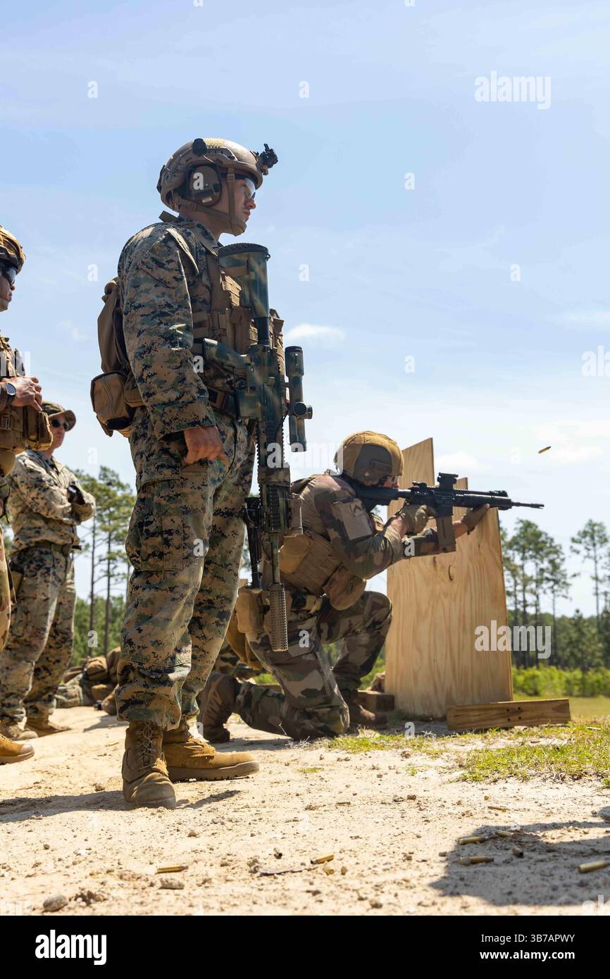 U.S. Marines with Golf Company, 2nd Battalion, 2nd Marine Regiment ...