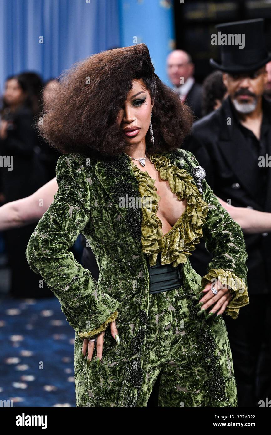 New York, USA. 05th May, 2025. Cardi B walking on the red carpet at the ...