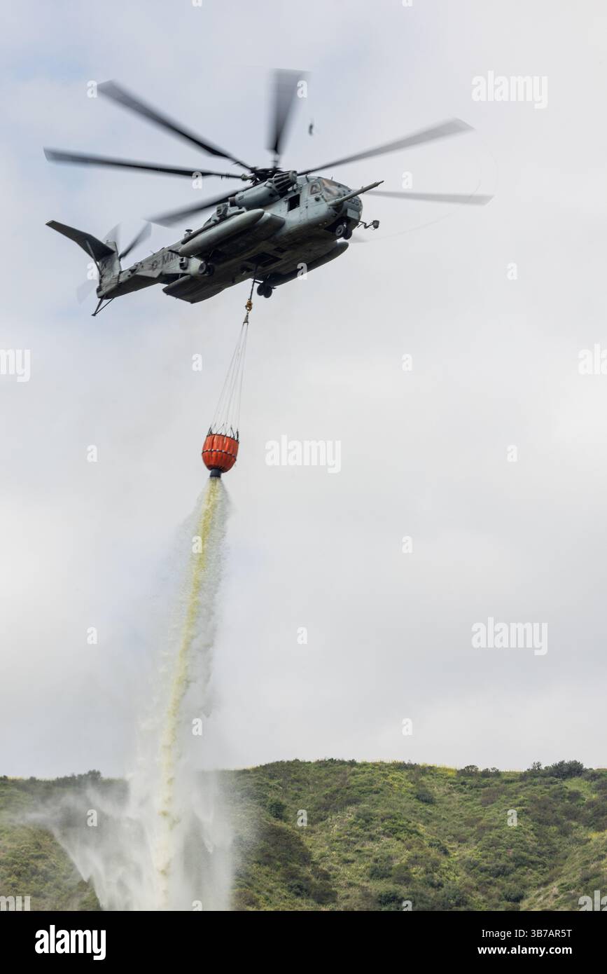 U.S. Marine Corps CH-53E Super Stallion with Marine Heavy Helicopter ...