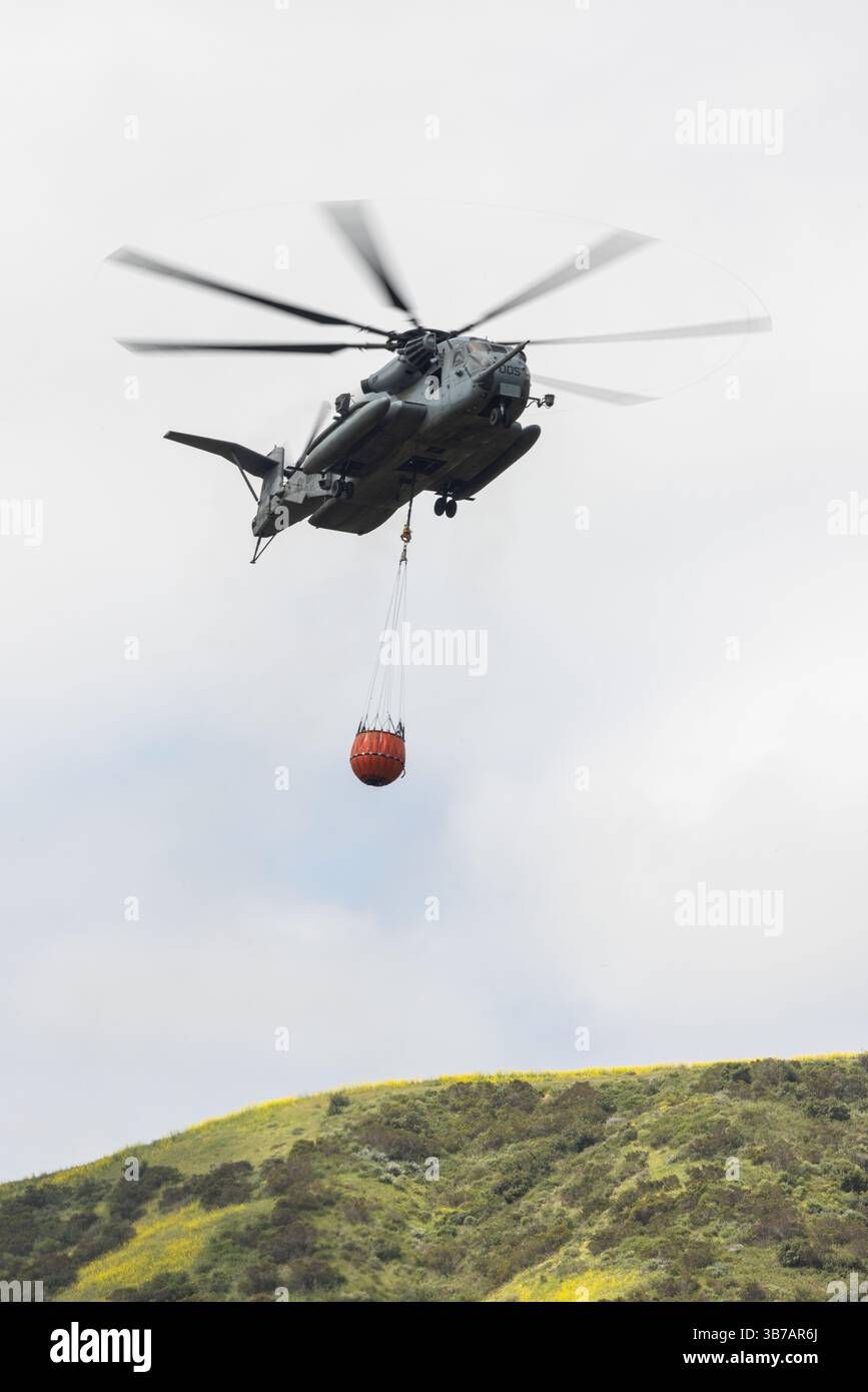 U.S. Marine Corps CH-53E Super Stallion with Marine Heavy Helicopter ...