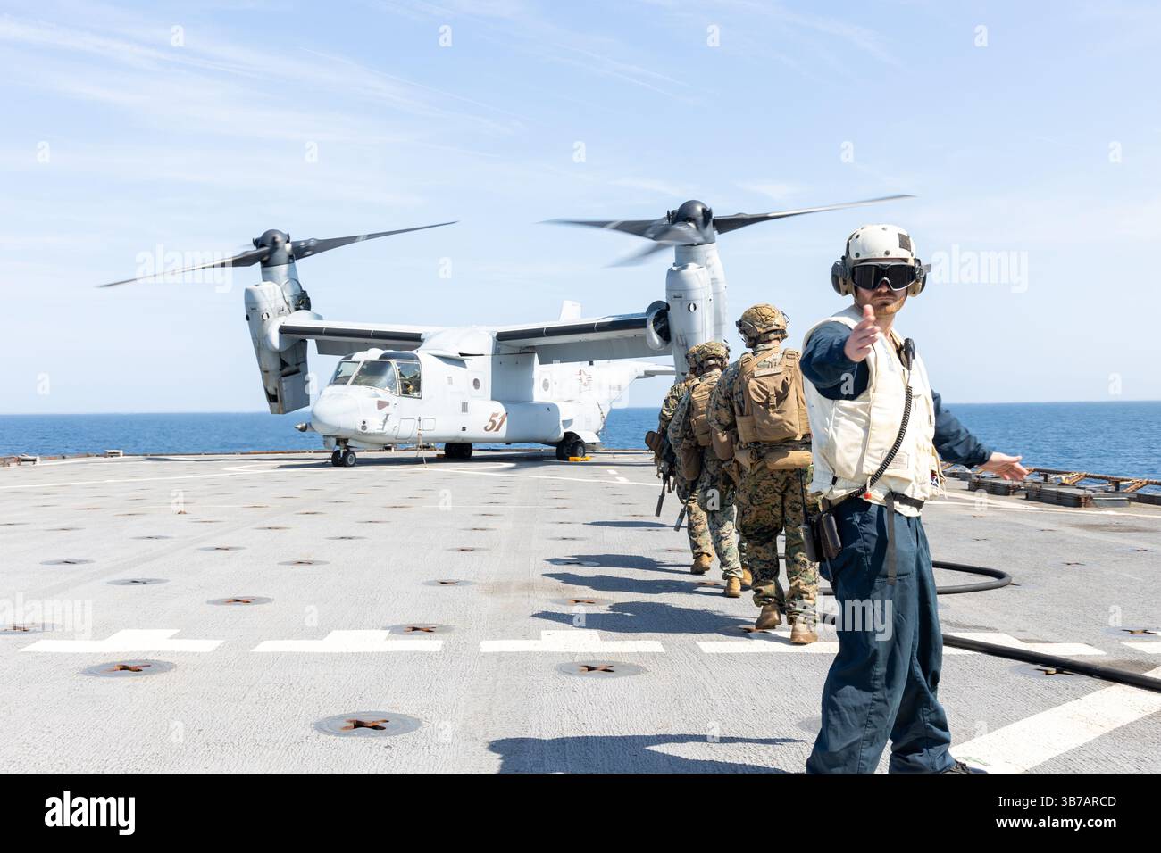 U.S. Marines with Golf Company, 2nd Battalion, 2nd Marine Regiment ...