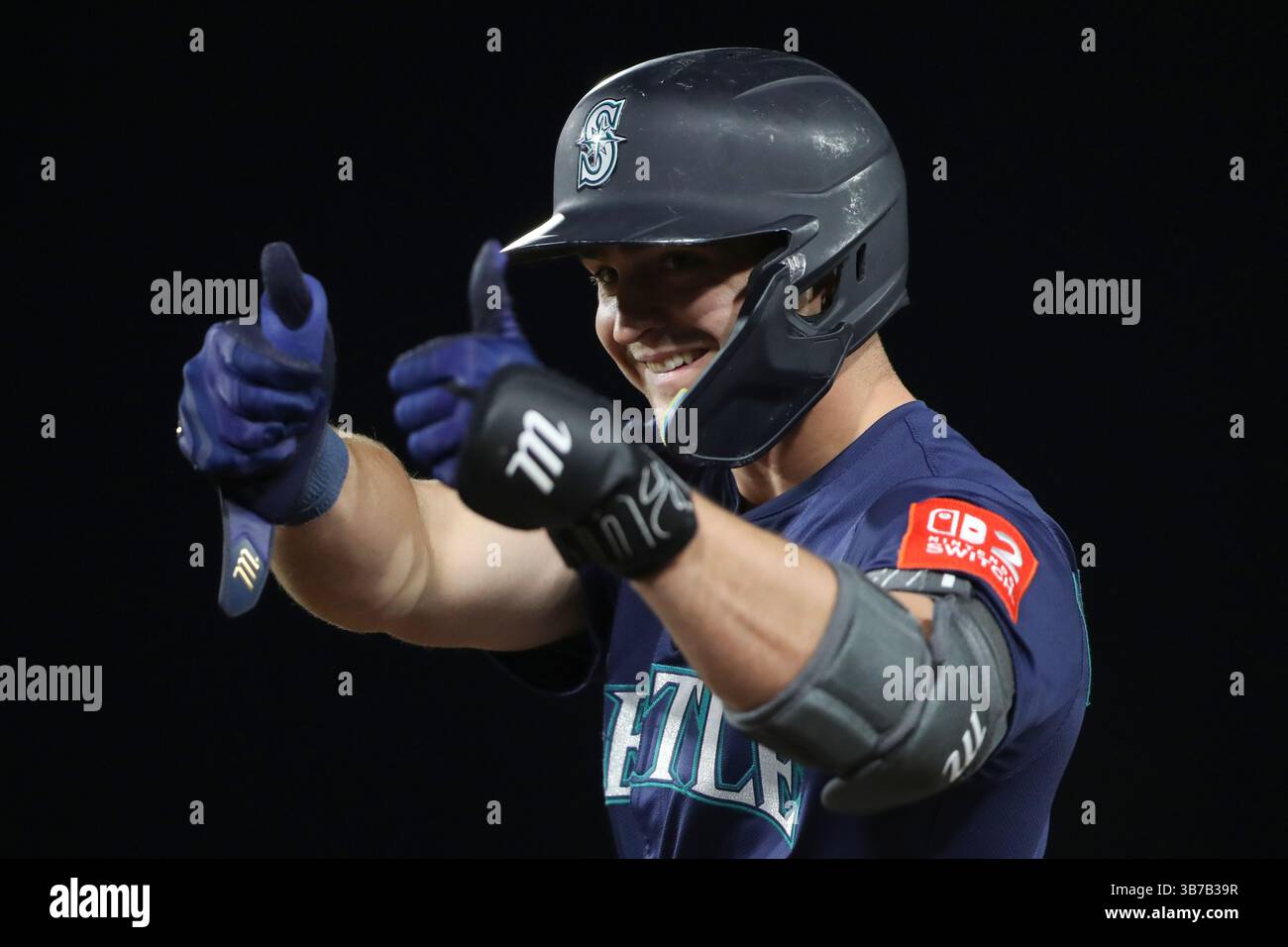 Seattle Mariners' Ben Williamson celebrates toward the dugout after ...