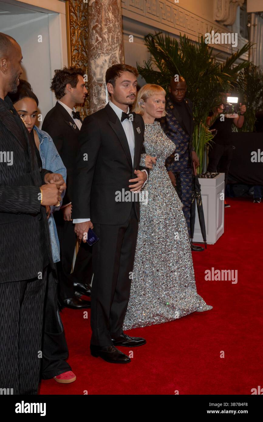 New York, United States. 05th May, 2025. Pamela Anderson wears Tory ...