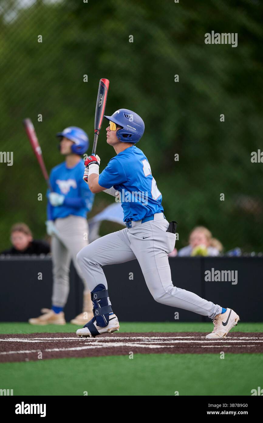 Fort Cobb-Broxton Mustangs Eli Willits (2) bats during a High School ...
