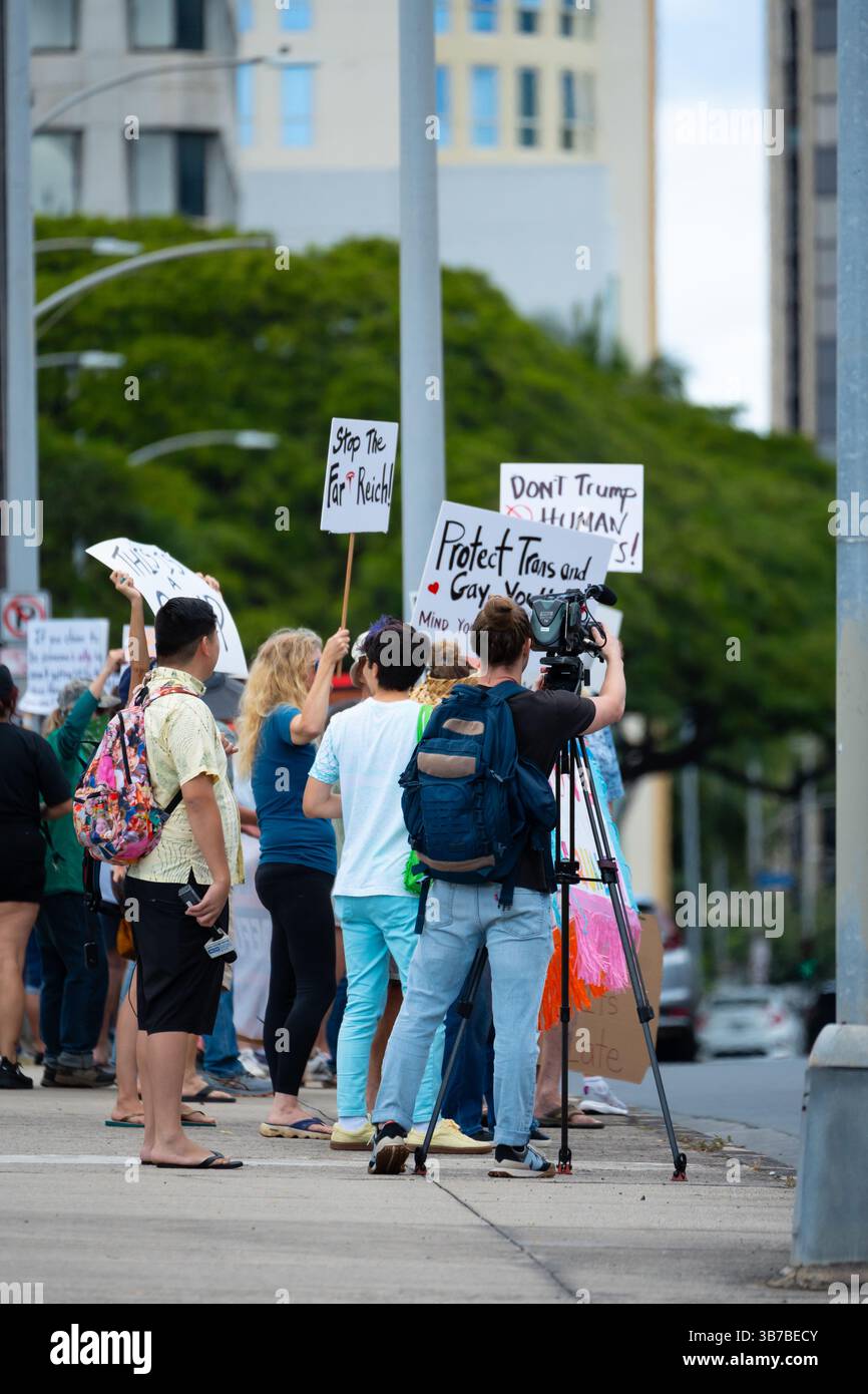 Crowd Descends on Hawaii State Capitol in Protest Against President ...