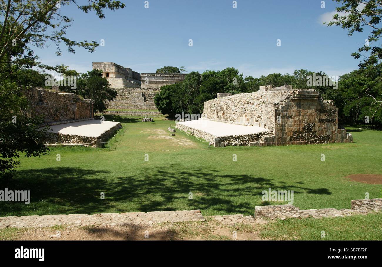 Mesoamerica ballgame court hi-res stock photography and images - Alamy