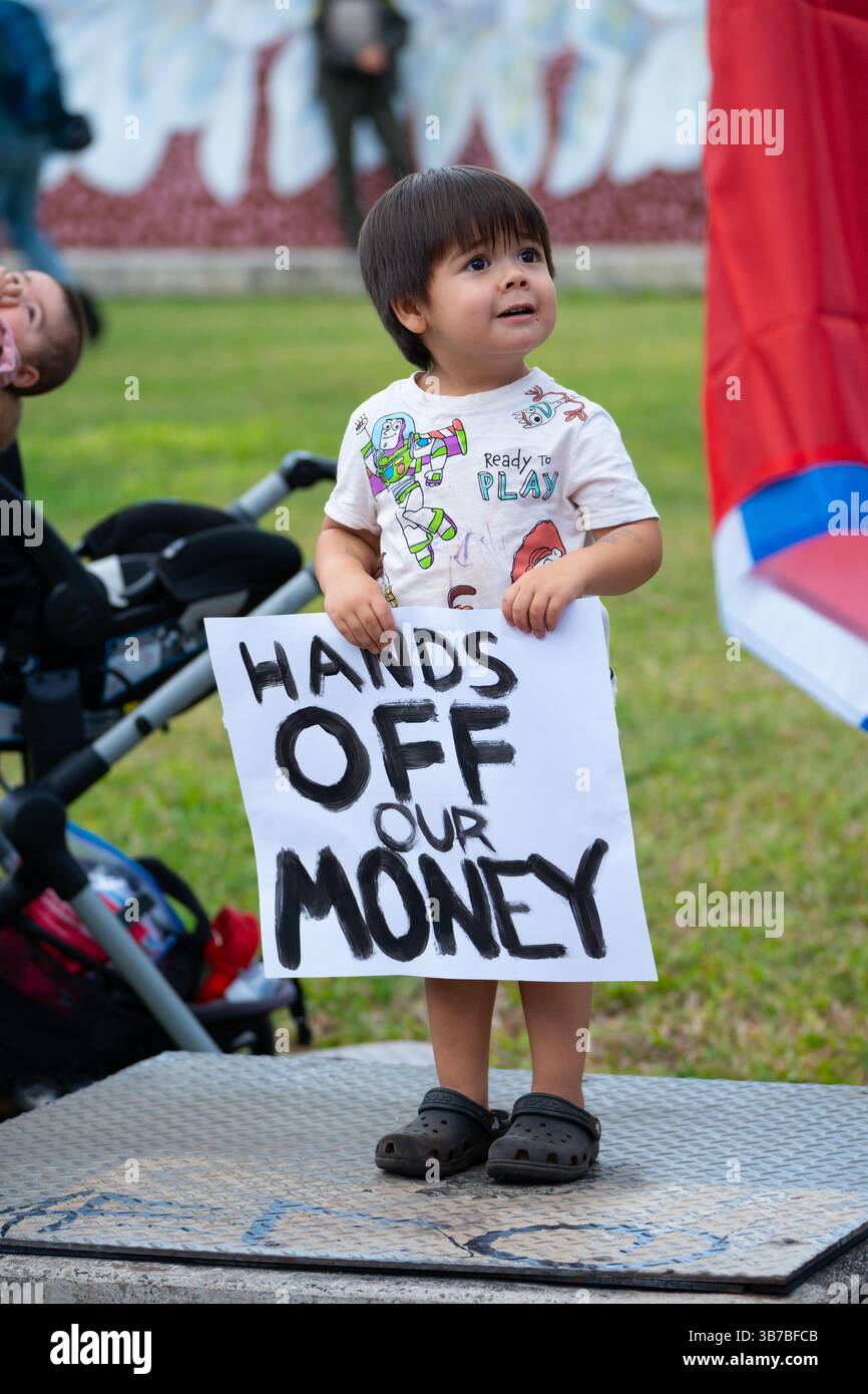 Crowd Descends on Hawaii State Capitol in Protest Against President ...