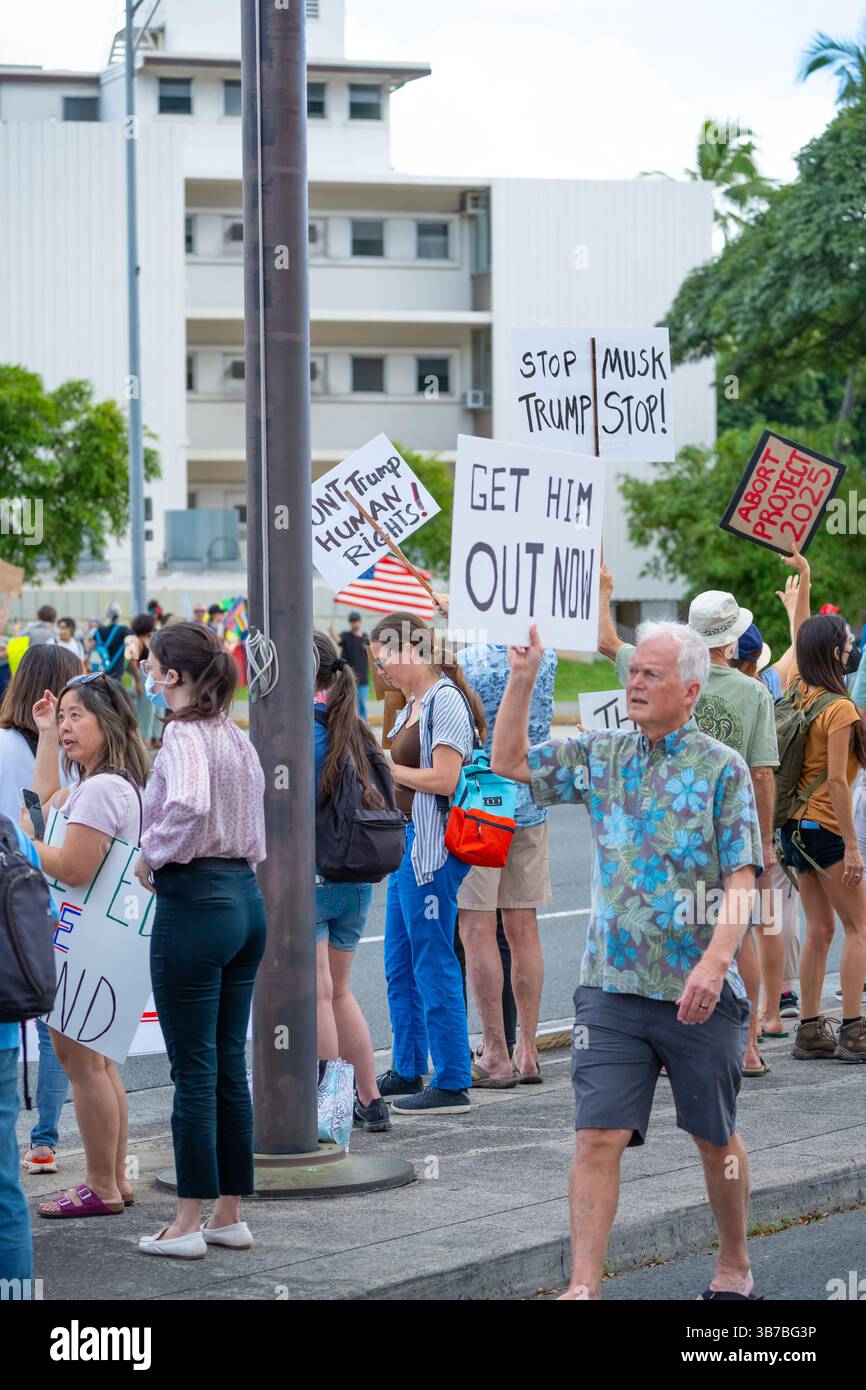 Crowd Descends on Hawaii State Capitol in Protest Against President ...