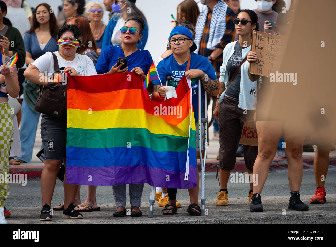 Crowd Descends on Hawaii State Capitol in Protest Against President ...