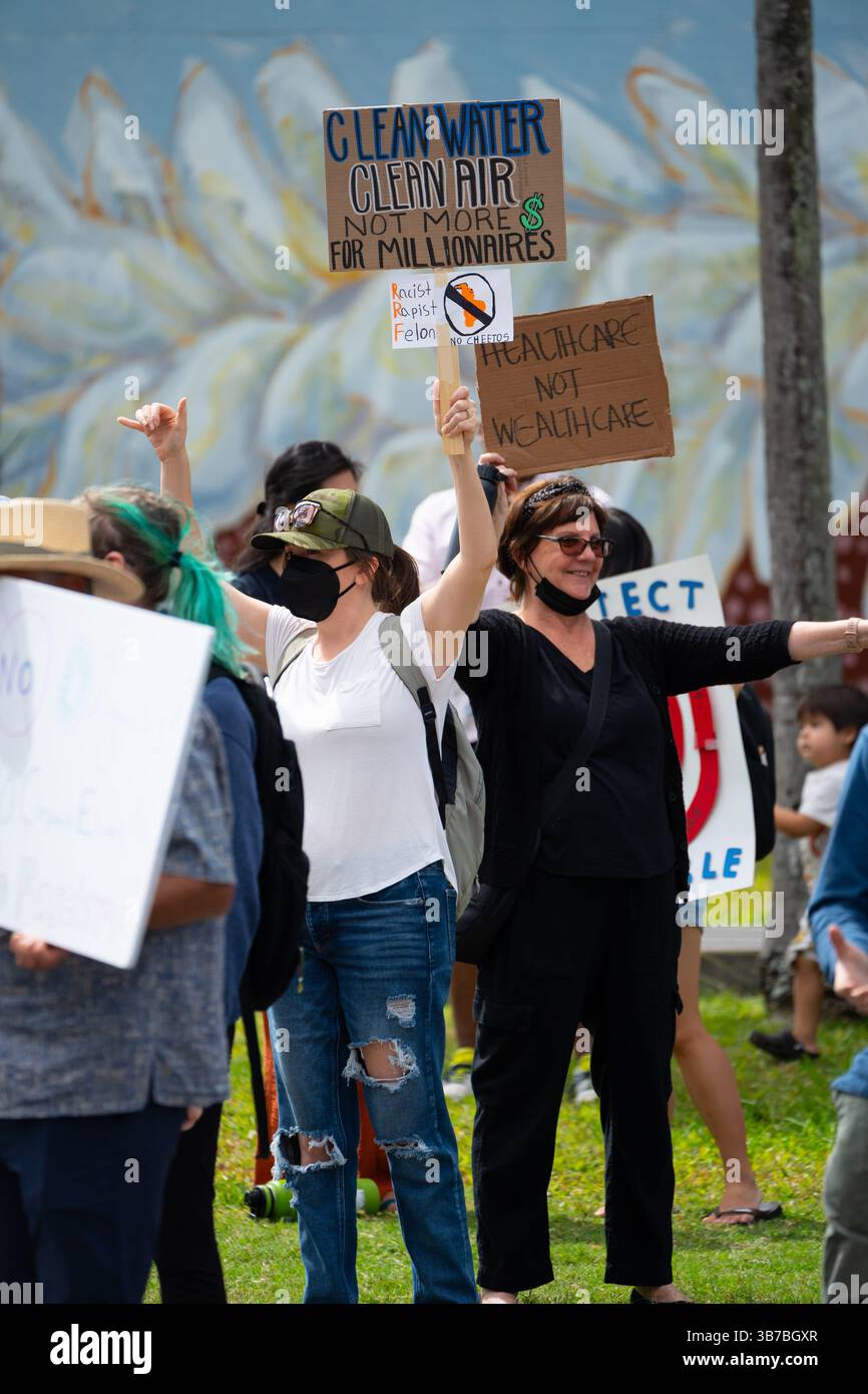 Crowd Descends on Hawaii State Capitol in Protest Against President ...