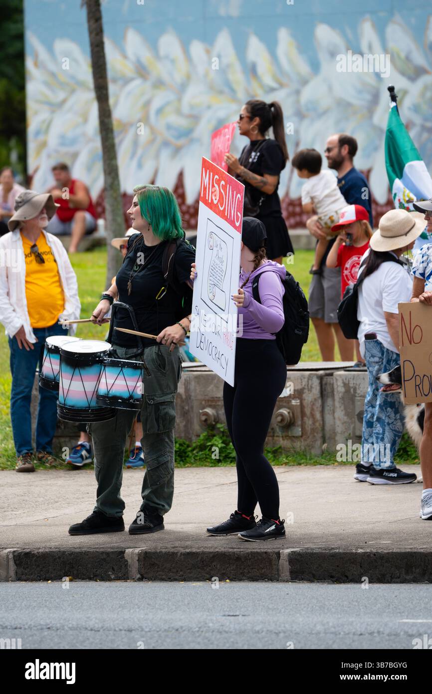 Crowd Descends on Hawaii State Capitol in Protest Against President ...