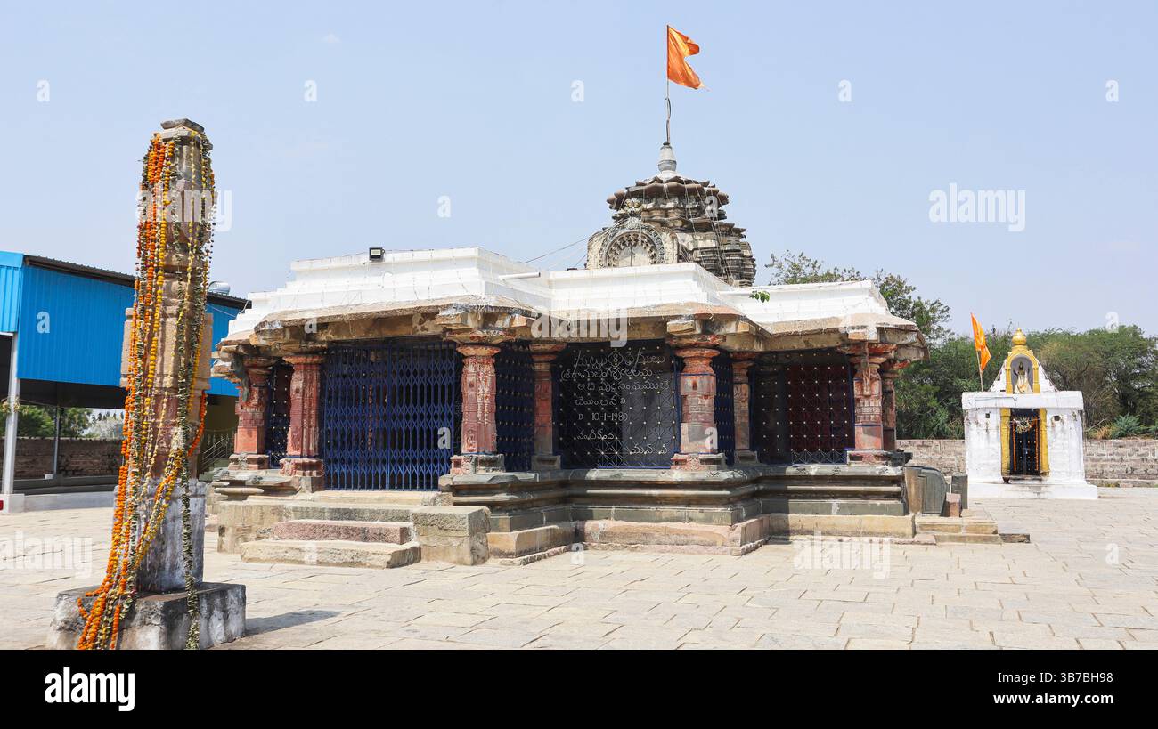 Front view of the Chalukya-era Sri Ramalingeshwara Swamy Devasthanam ...