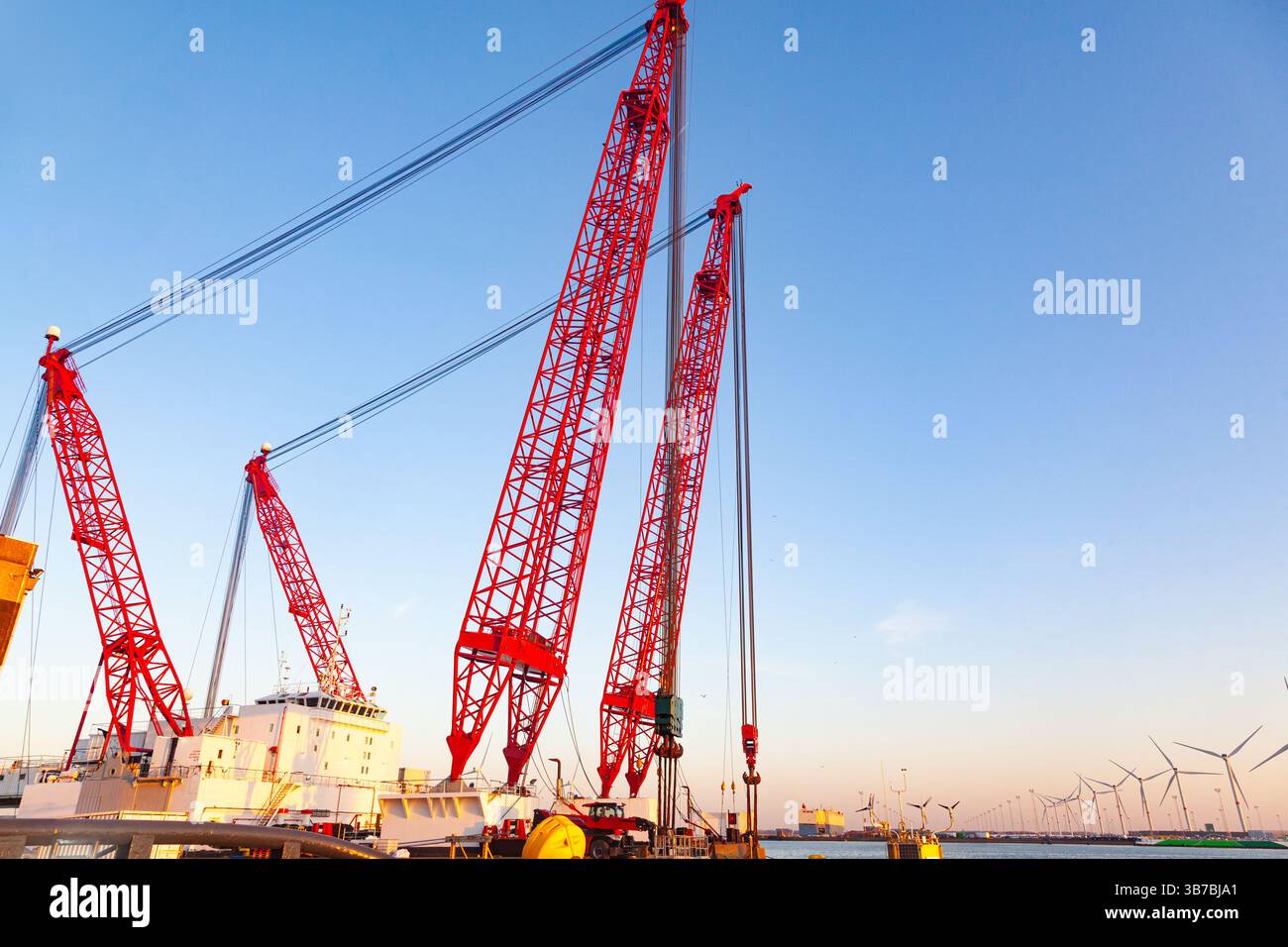 A huge floating crane in the seaport Stock Photo - Alamy