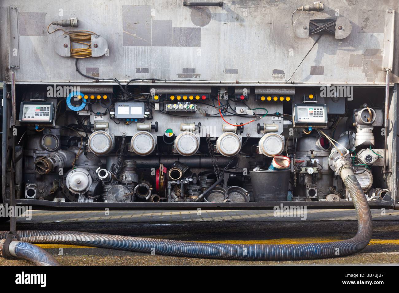 A mechanism for pumping and filling fresh water with hoses installed on ...