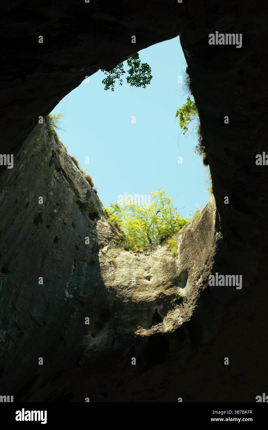 Cave textures and shapes hi-res stock photography and images - Alamy