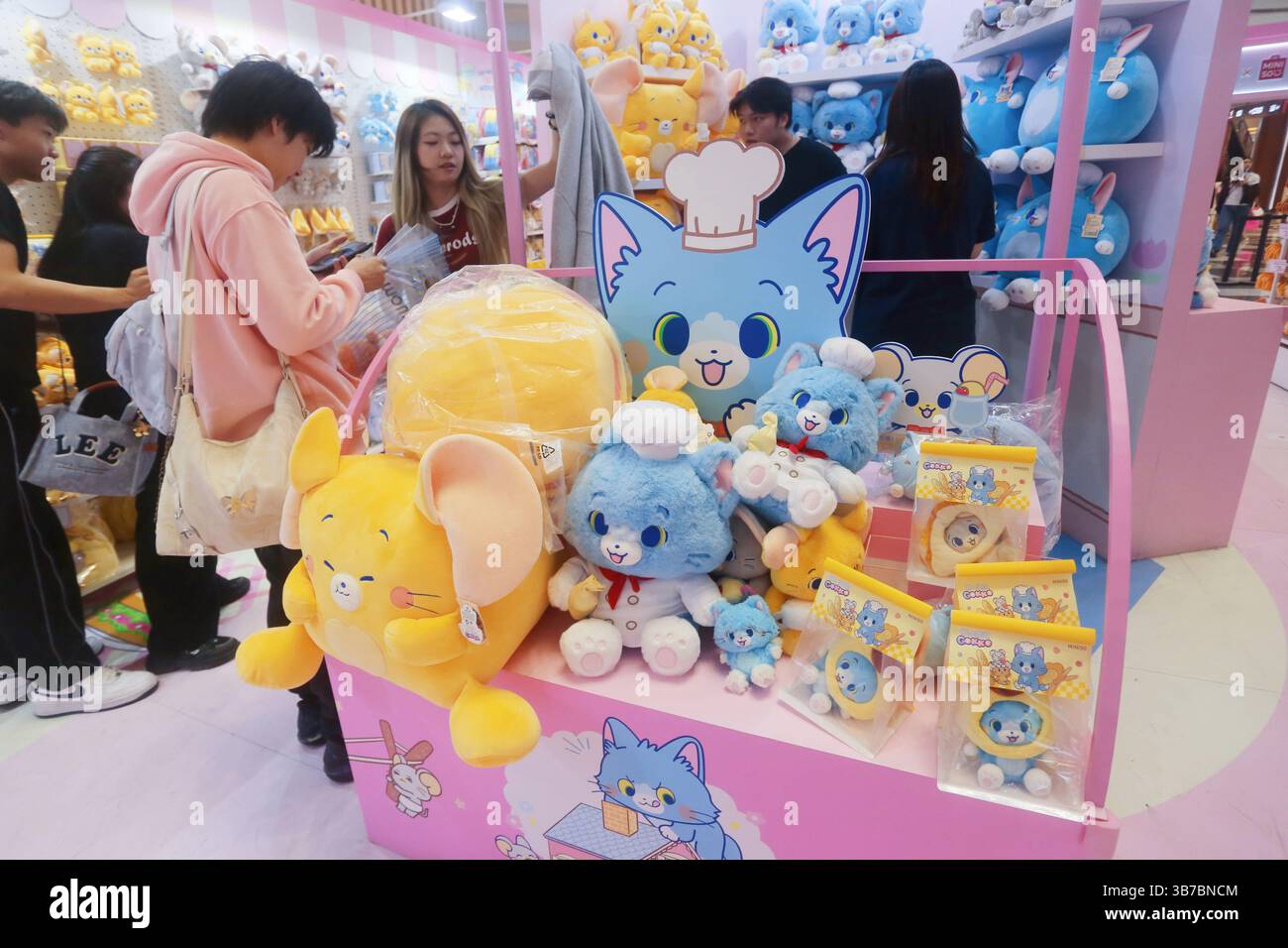 Customers purchase cartoon Goods products featuring the MINISO ...