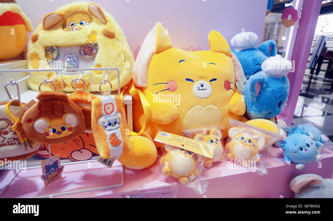 Customers purchase cartoon Goods products featuring the MINISO collaboration animation IP Tom ...