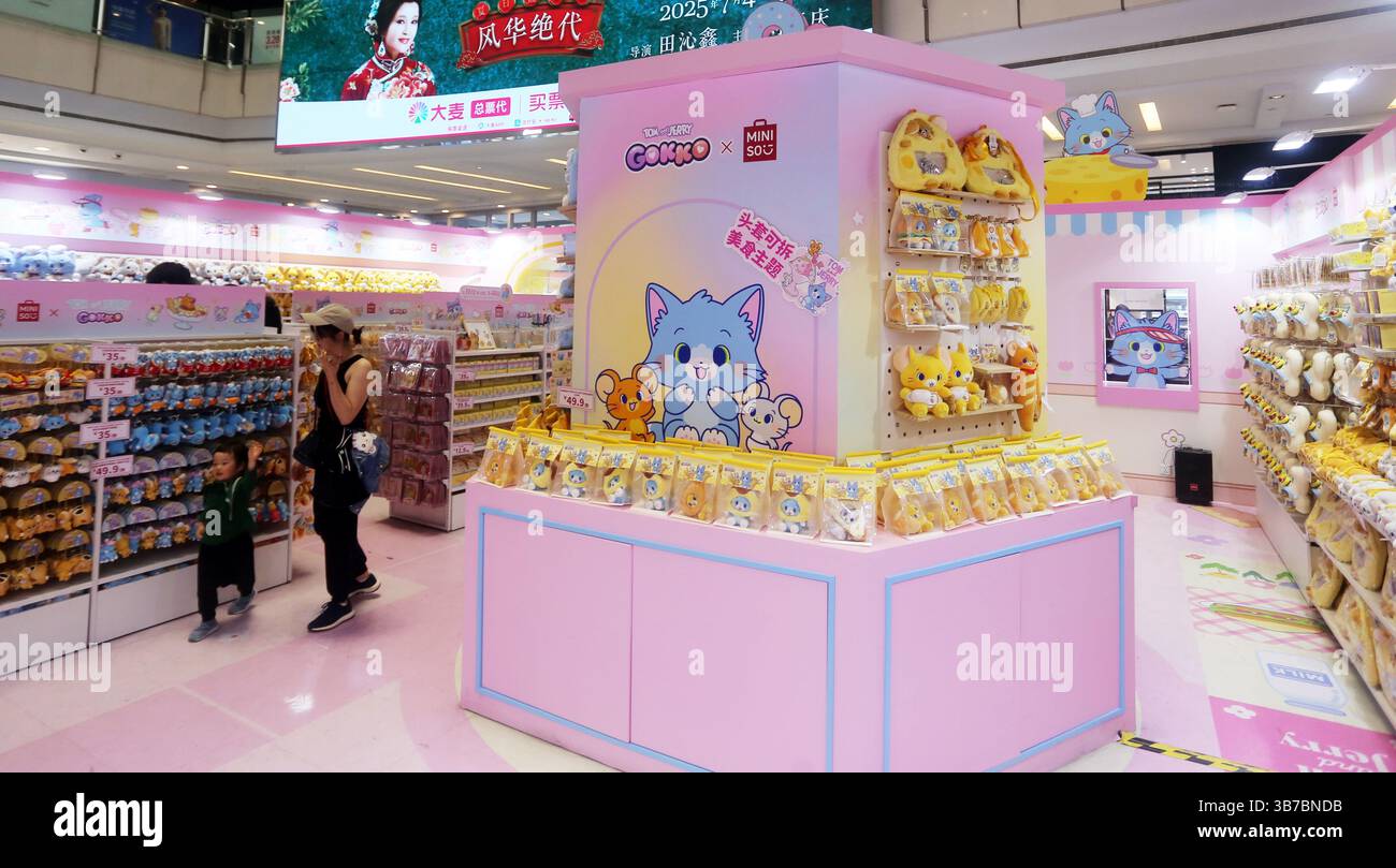 Customers purchase cartoon Goods products featuring the MINISO collaboration animation IP Tom ...