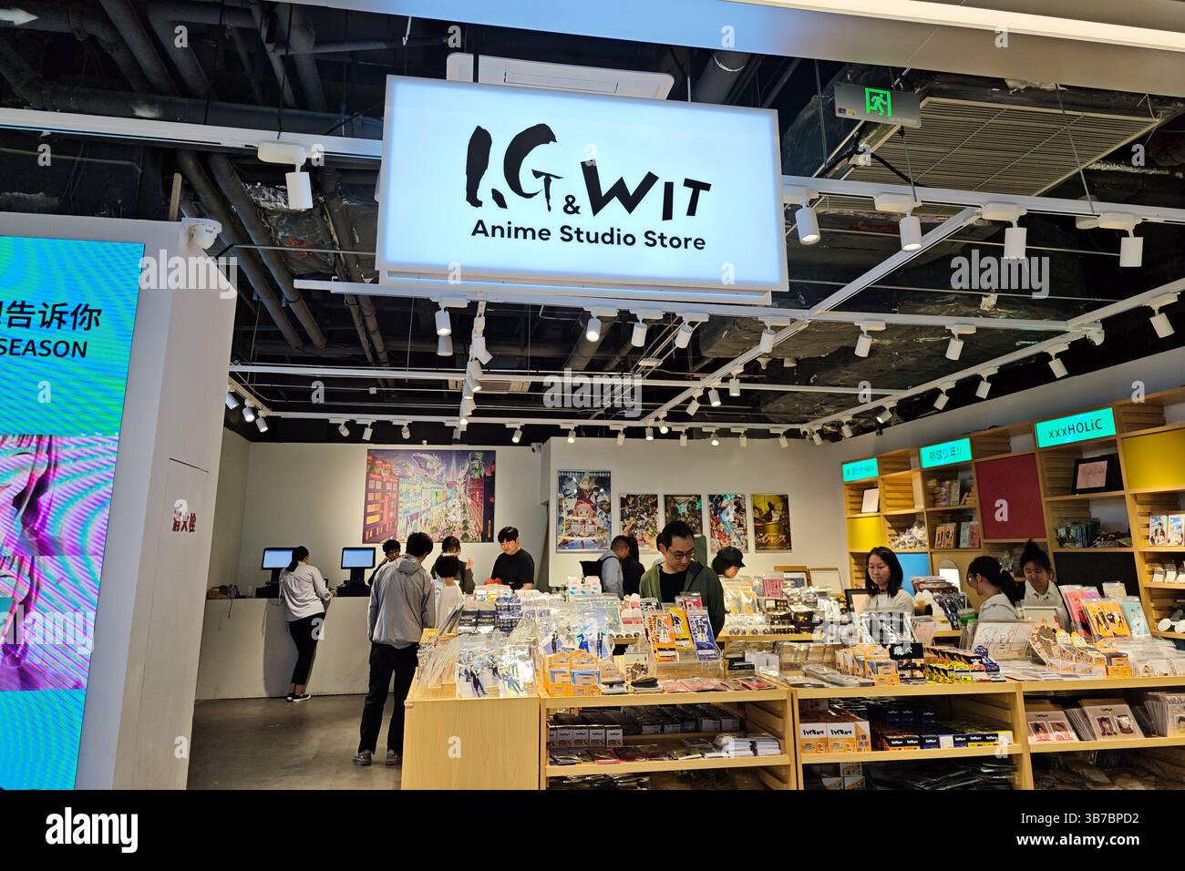 Customers purchase goods at the first global flagship store of I.G&WIT ...
