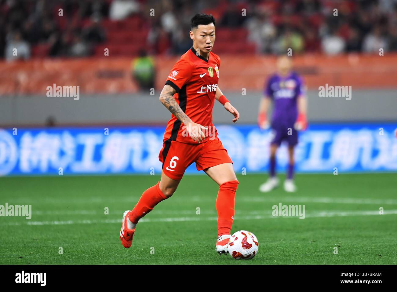 Beijing Guoan Football Club defeated Shanghai Port Football Club with 2 ...